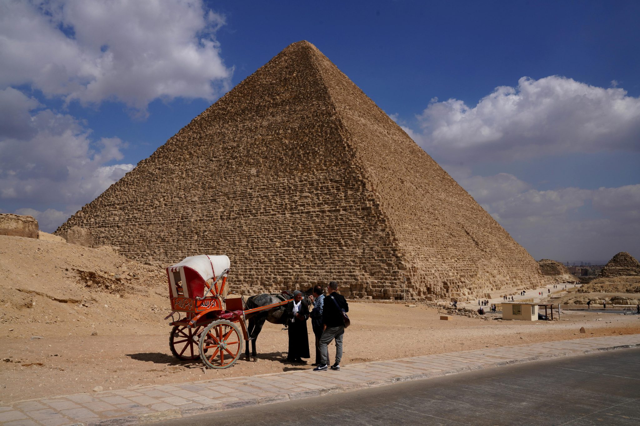 Large Air-Filled Cavity Revealed Beneath Pyramid at Giza – CGW Travel